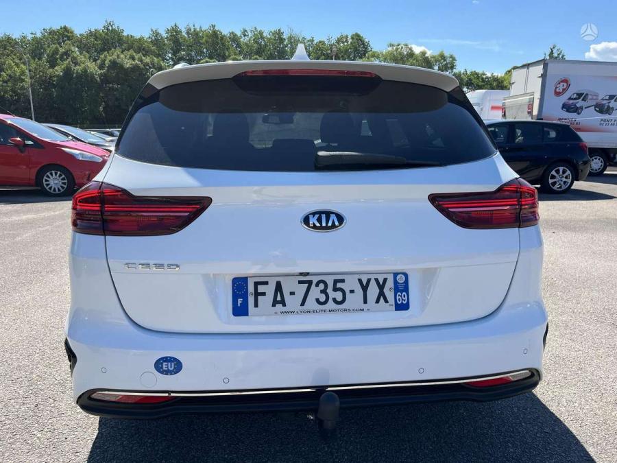 White Kia Ceed 2018 in Taurage, with an engine capacity of 1.00 L and mileage of 141 thousand km for 5000 €, photo 7 on AUTOMOTO.COM.LV