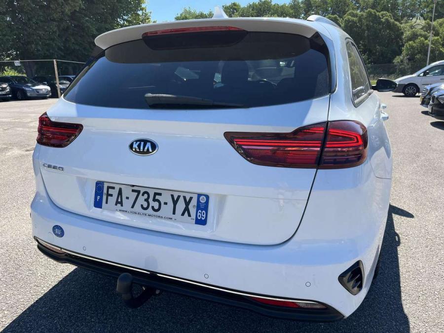 White Kia Ceed 2018 in Taurage, with an engine capacity of 1.00 L and mileage of 141 thousand km for 5000 €, photo 8 on AUTOMOTO.COM.LV