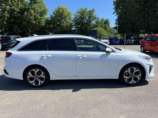 White Kia Ceed 2018 in Taurage, with an engine capacity of 1.00 L and mileage of 141 thousand km for 5000 €, photo 8 on AUTOMOTO.COM.LV