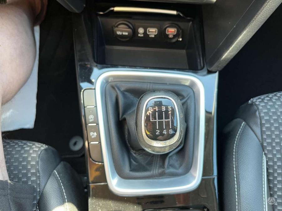 White Kia Ceed 2018 in Taurage, with an engine capacity of 1.00 L and mileage of 141 thousand km for 5000 €, photo 16 on AUTOMOTO.COM.LV