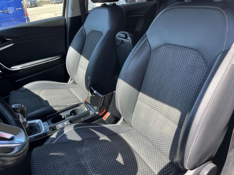 White Kia Ceed 2018 in Taurage, with an engine capacity of 1.00 L and mileage of 141 thousand km for 5000 €, photo 19 on AUTOMOTO.COM.LV