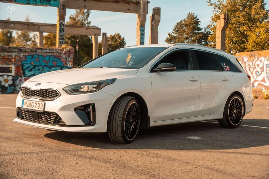 White Kia Ceed 2019 in Klaipeda, with an engine capacity of 1.40 L and mileage of 124 thousand km for 14700 €, photo 3 on AUTOMOTO.COM.LV