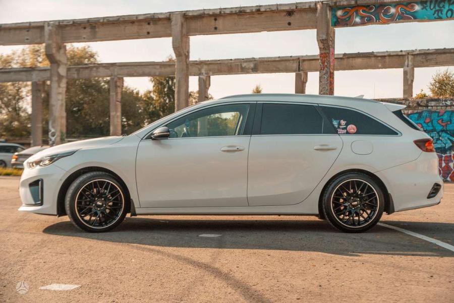 White Kia Ceed 2019 in Klaipeda, with an engine capacity of 1.40 L and mileage of 124 thousand km for 14700 €, photo 4 on AUTOMOTO.COM.LV