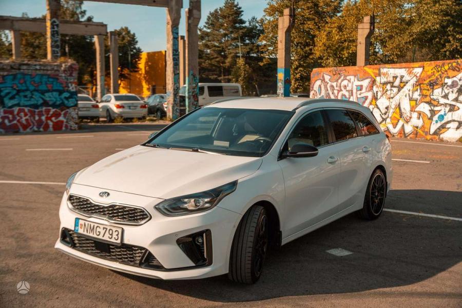 White Kia Ceed 2019 in Klaipeda, with an engine capacity of 1.40 L and mileage of 124 thousand km for 14700 €, photo 5 on AUTOMOTO.COM.LV