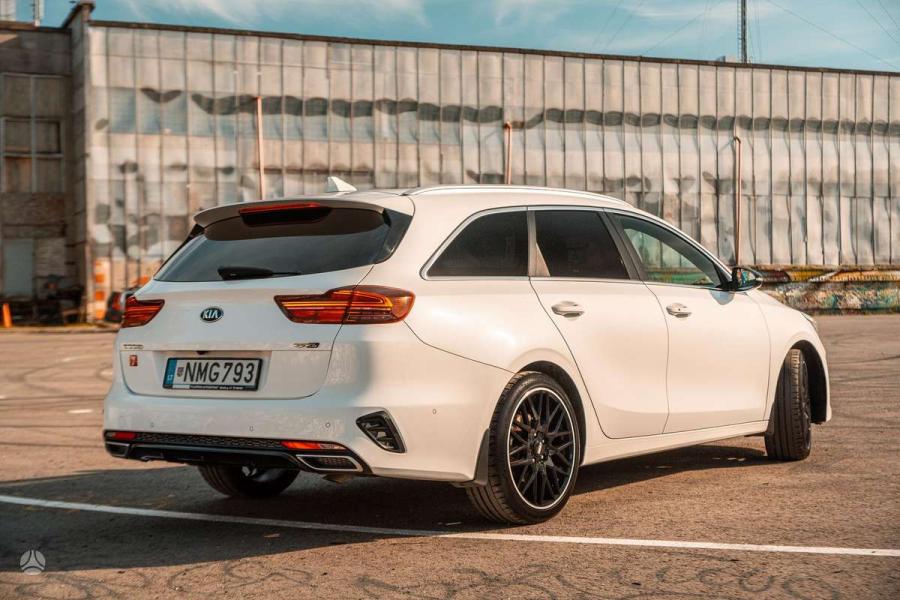 White Kia Ceed 2019 in Klaipeda, with an engine capacity of 1.40 L and mileage of 124 thousand km for 14700 €, photo 6 on AUTOMOTO.COM.LV