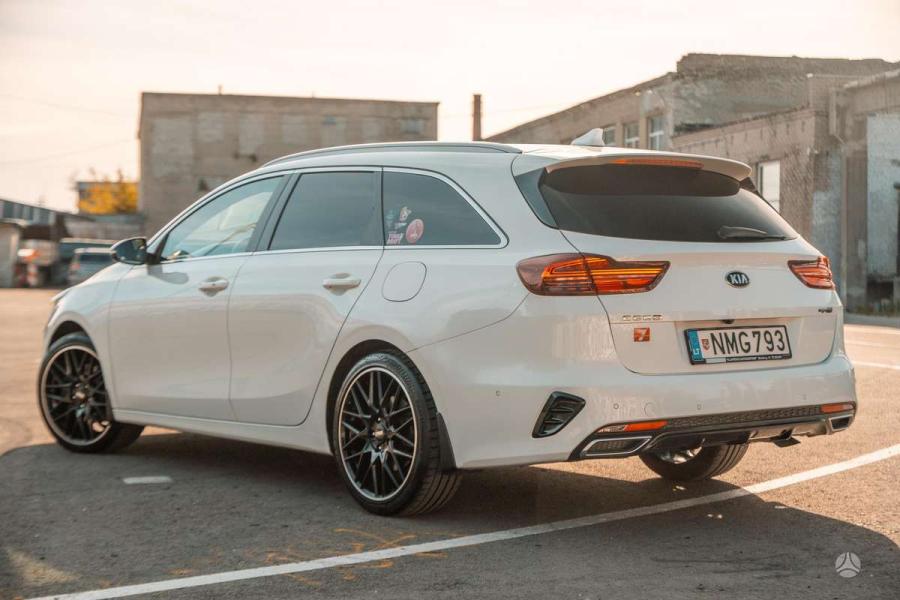 White Kia Ceed 2019 in Klaipeda, with an engine capacity of 1.40 L and mileage of 124 thousand km for 14700 €, photo 9 on AUTOMOTO.COM.LV