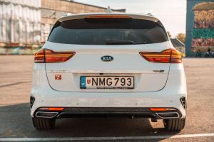 White Kia Ceed 2019 in Klaipeda, with an engine capacity of 1.40 L and mileage of 124 thousand km for 14700 €, photo 15 on AUTOMOTO.COM.LV