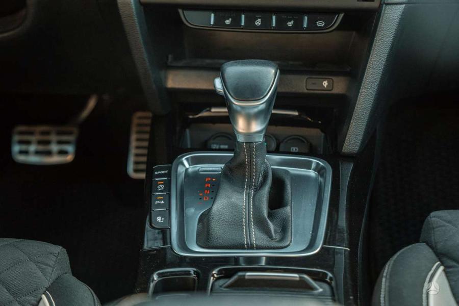 White Kia Ceed 2019 in Klaipeda, with an engine capacity of 1.40 L and mileage of 124 thousand km for 14700 €, photo 22 on AUTOMOTO.COM.LV