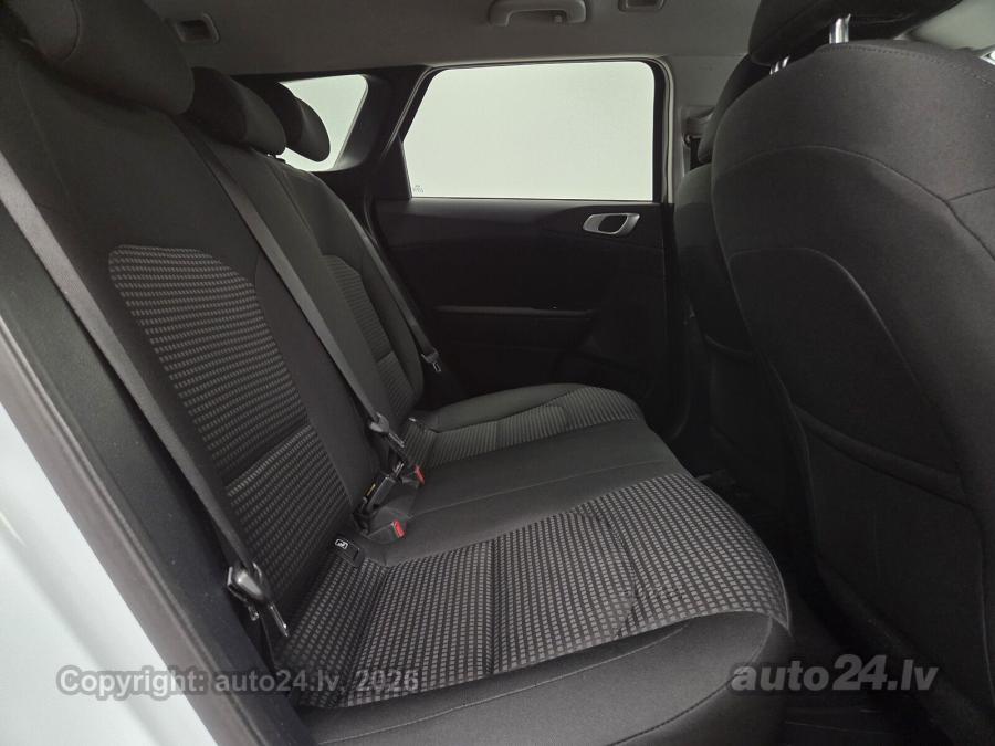 Balts Kia Ceed 2019 Tallina, ar dzinēja tilpumu 1.00 L un nobraukumu 137 tūkst. km par 9900 €, foto 20 vietnē AUTOMOTO.COM.LV