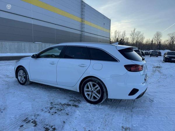 White Kia Ceed 2020 in Vilnius, with an engine capacity of 1.60 L and mileage of 217 thousand km for 9800 €, photo 3 on AUTOMOTO.COM.LV
