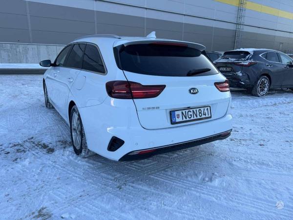 White Kia Ceed 2020 in Vilnius, with an engine capacity of 1.60 L and mileage of 217 thousand km for 9800 €, photo 5 on AUTOMOTO.COM.LV