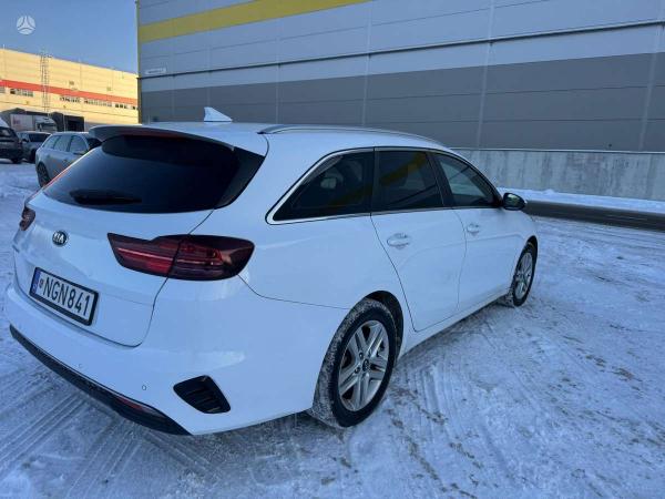 White Kia Ceed 2020 in Vilnius, with an engine capacity of 1.60 L and mileage of 217 thousand km for 9800 €, photo 6 on AUTOMOTO.COM.LV