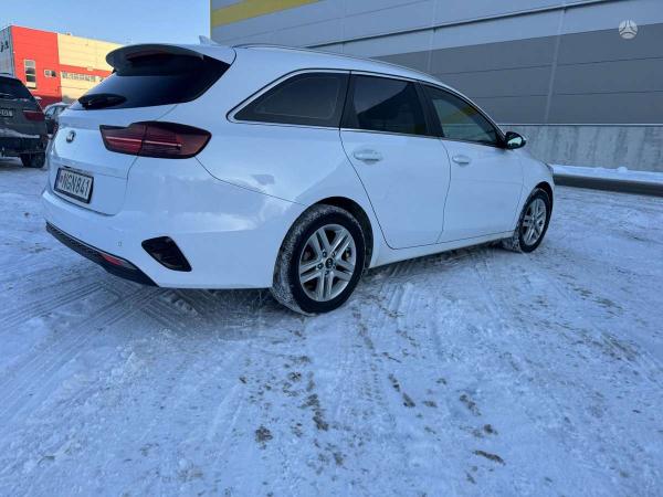 White Kia Ceed 2020 in Vilnius, with an engine capacity of 1.60 L and mileage of 217 thousand km for 9800 €, photo 7 on AUTOMOTO.COM.LV