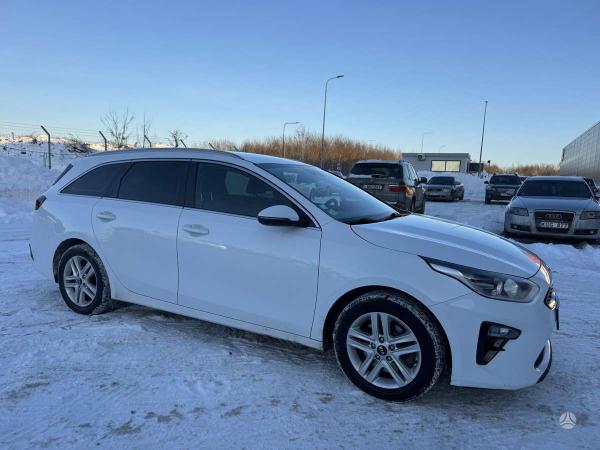 White Kia Ceed 2020 in Vilnius, with an engine capacity of 1.60 L and mileage of 217 thousand km for 9800 €, photo 8 on AUTOMOTO.COM.LV