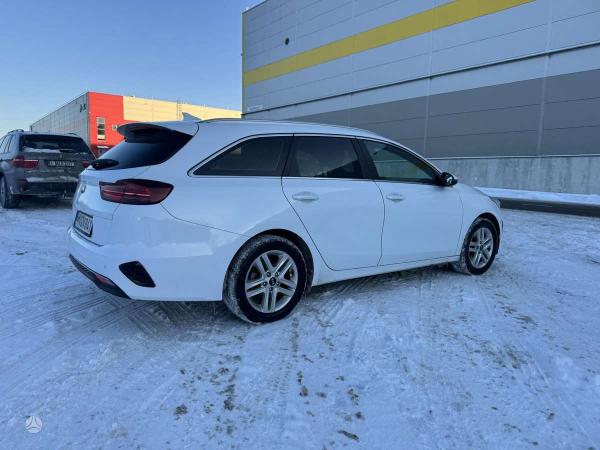 White Kia Ceed 2020 in Vilnius, with an engine capacity of 1.60 L and mileage of 217 thousand km for 9800 €, photo 9 on AUTOMOTO.COM.LV