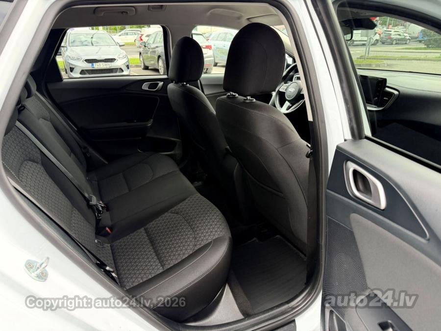 Balts Kia Ceed 2020 Tallina, ar dzinēja tilpumu 1.60 L un nobraukumu 130 tūkst. km par 12900 €, foto 6 vietnē AUTOMOTO.COM.LV