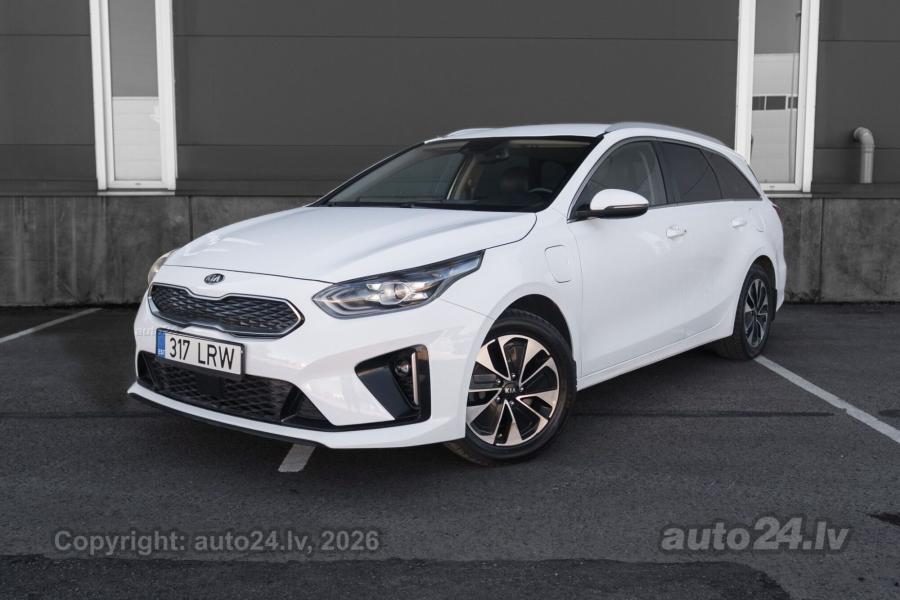 White Kia Ceed 2020 in Tallinn, with an engine capacity of 1.60 L and mileage of 120 thousand km for 9999 €, photo 1 on AUTOMOTO.COM.LV