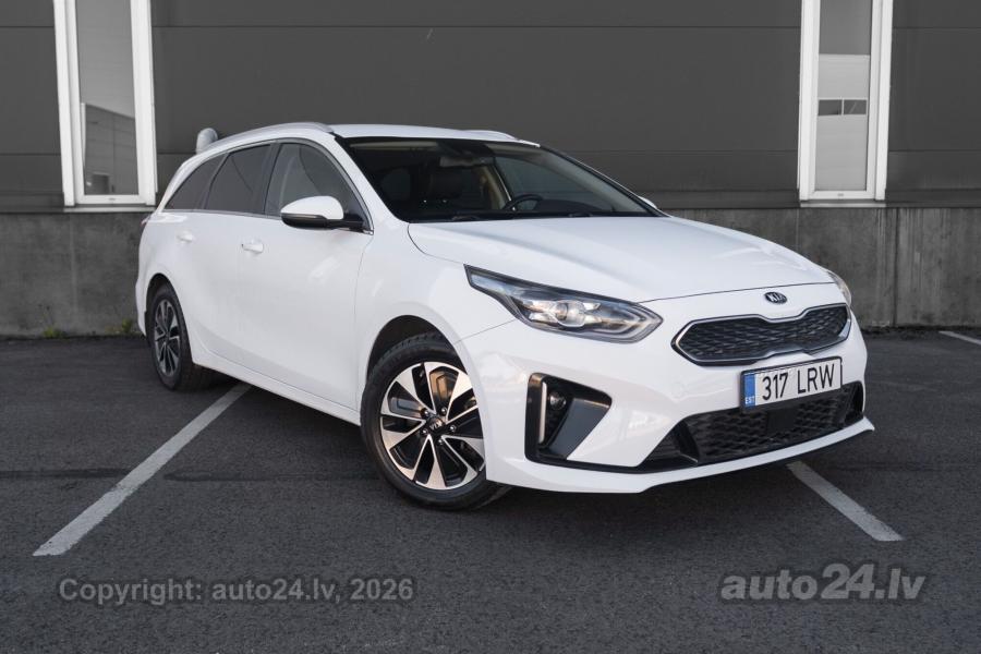 White Kia Ceed 2020 in Tallinn, with an engine capacity of 1.60 L and mileage of 120 thousand km for 9999 €, photo 3 on AUTOMOTO.COM.LV