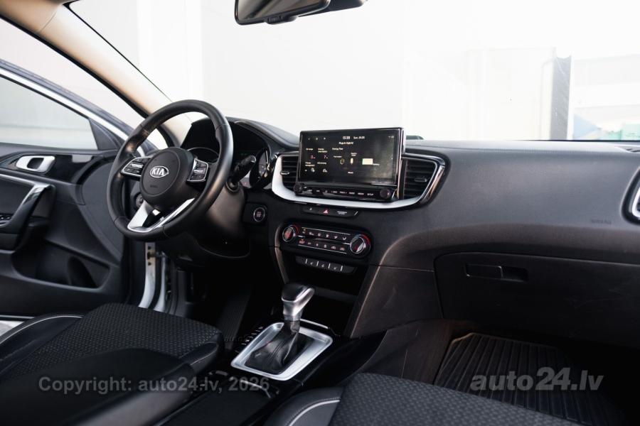 White Kia Ceed 2020 in Tallinn, with an engine capacity of 1.60 L and mileage of 120 thousand km for 9999 €, photo 7 on AUTOMOTO.COM.LV