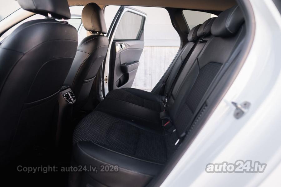 White Kia Ceed 2020 in Tallinn, with an engine capacity of 1.60 L and mileage of 120 thousand km for 9999 €, photo 11 on AUTOMOTO.COM.LV
