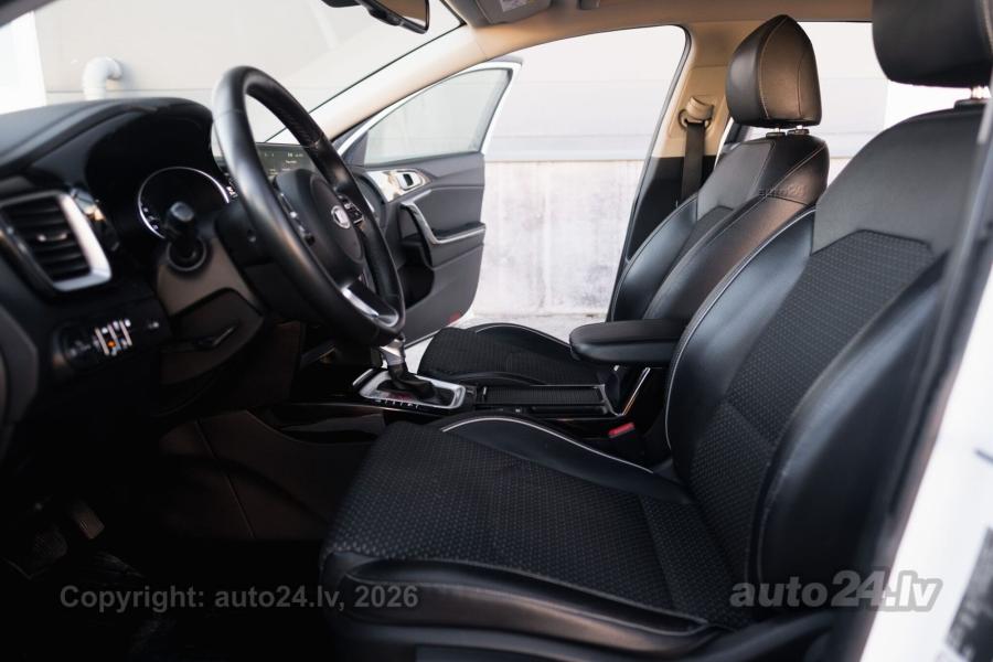 White Kia Ceed 2020 in Tallinn, with an engine capacity of 1.60 L and mileage of 120 thousand km for 9999 €, photo 12 on AUTOMOTO.COM.LV