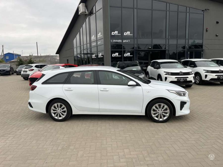 White Kia Ceed 2020 in Taurage, with an engine capacity of 1.60 L and mileage of 250 thousand km for 7900 €, photo 3 on AUTOMOTO.COM.LV