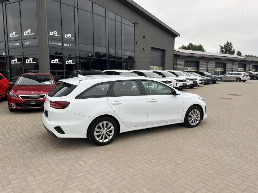 White Kia Ceed 2020 in Taurage, with an engine capacity of 1.60 L and mileage of 250 thousand km for 7900 €, photo 4 on AUTOMOTO.COM.LV