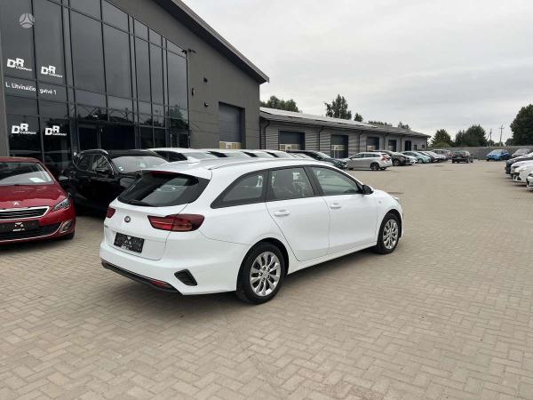 White Kia Ceed 2020 in Taurage, with an engine capacity of 1.60 L and mileage of 250 thousand km for 7900 €, photo 5 on AUTOMOTO.COM.LV