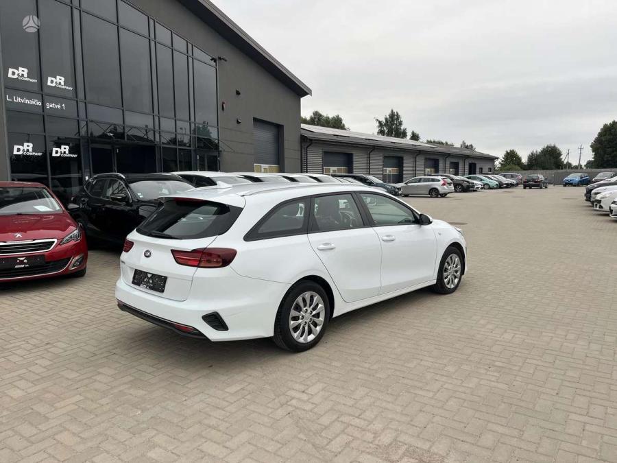 White Kia Ceed 2020 in Taurage, with an engine capacity of 1.60 L and mileage of 250 thousand km for 7900 €, photo 5 on AUTOMOTO.COM.LV