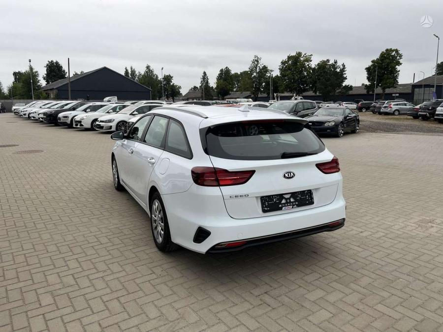 White Kia Ceed 2020 in Taurage, with an engine capacity of 1.60 L and mileage of 250 thousand km for 7900 €, photo 7 on AUTOMOTO.COM.LV
