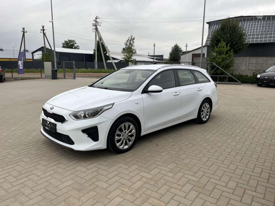 White Kia Ceed 2020 in Taurage, with an engine capacity of 1.60 L and mileage of 250 thousand km for 7900 €, photo 8 on AUTOMOTO.COM.LV