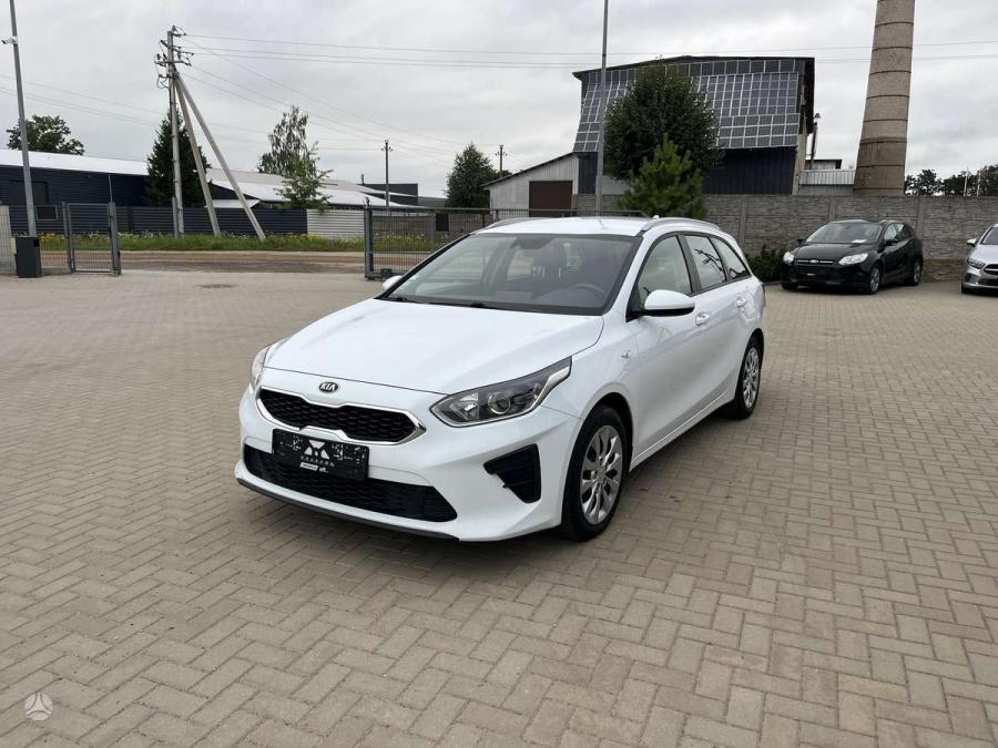 White Kia Ceed 2020 in Taurage, with an engine capacity of 1.60 L and mileage of 250 thousand km for 7900 €, photo 9 on AUTOMOTO.COM.LV