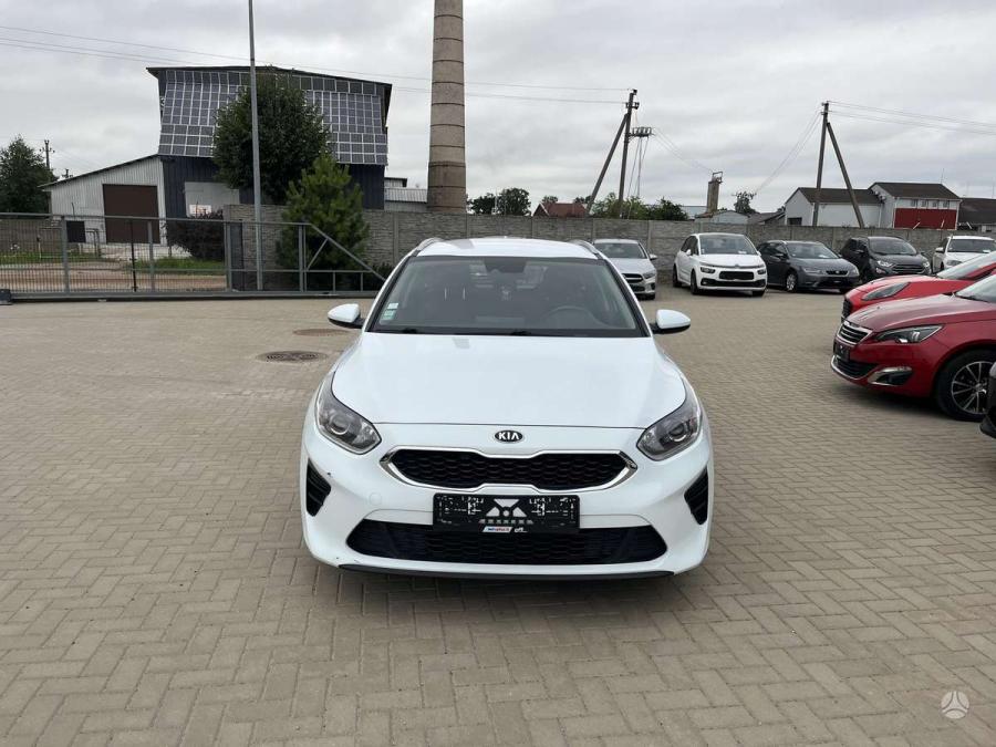 White Kia Ceed 2020 in Taurage, with an engine capacity of 1.60 L and mileage of 250 thousand km for 7900 €, photo 10 on AUTOMOTO.COM.LV