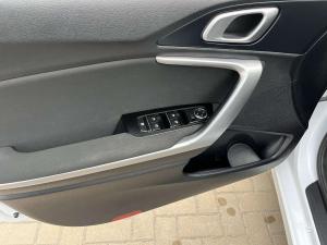 White Kia Ceed 2020 in Taurage, with an engine capacity of 1.60 L and mileage of 250 thousand km for 7900 €, photo 14 on AUTOMOTO.COM.LV