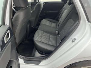 White Kia Ceed 2020 in Taurage, with an engine capacity of 1.60 L and mileage of 250 thousand km for 7900 €, photo 15 on AUTOMOTO.COM.LV