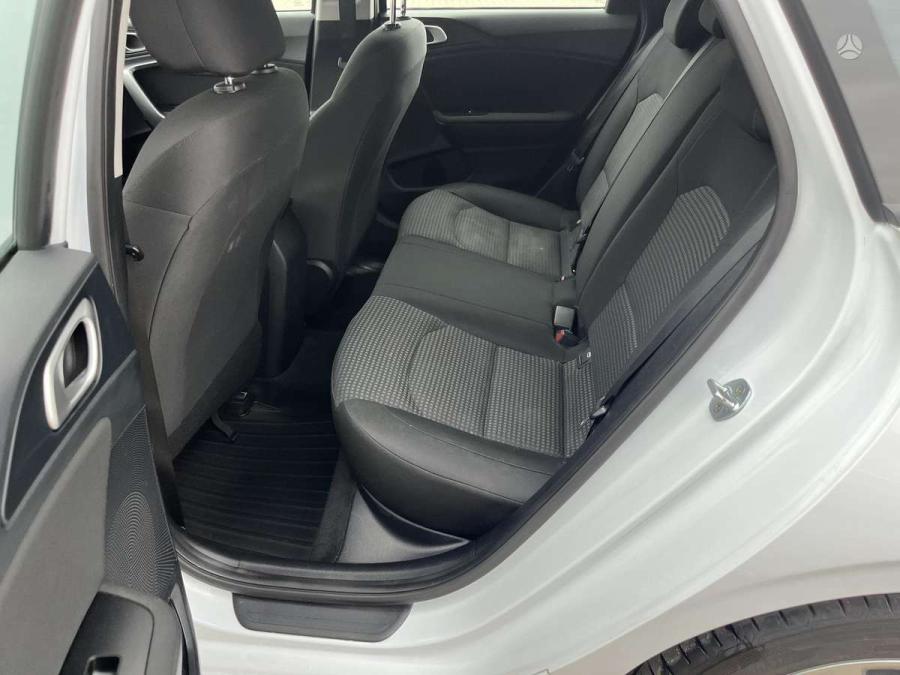 White Kia Ceed 2020 in Taurage, with an engine capacity of 1.60 L and mileage of 250 thousand km for 7900 €, photo 15 on AUTOMOTO.COM.LV
