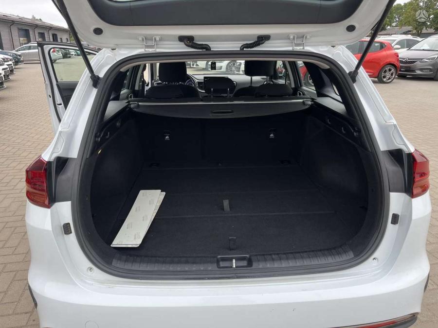 White Kia Ceed 2020 in Taurage, with an engine capacity of 1.60 L and mileage of 250 thousand km for 7900 €, photo 17 on AUTOMOTO.COM.LV