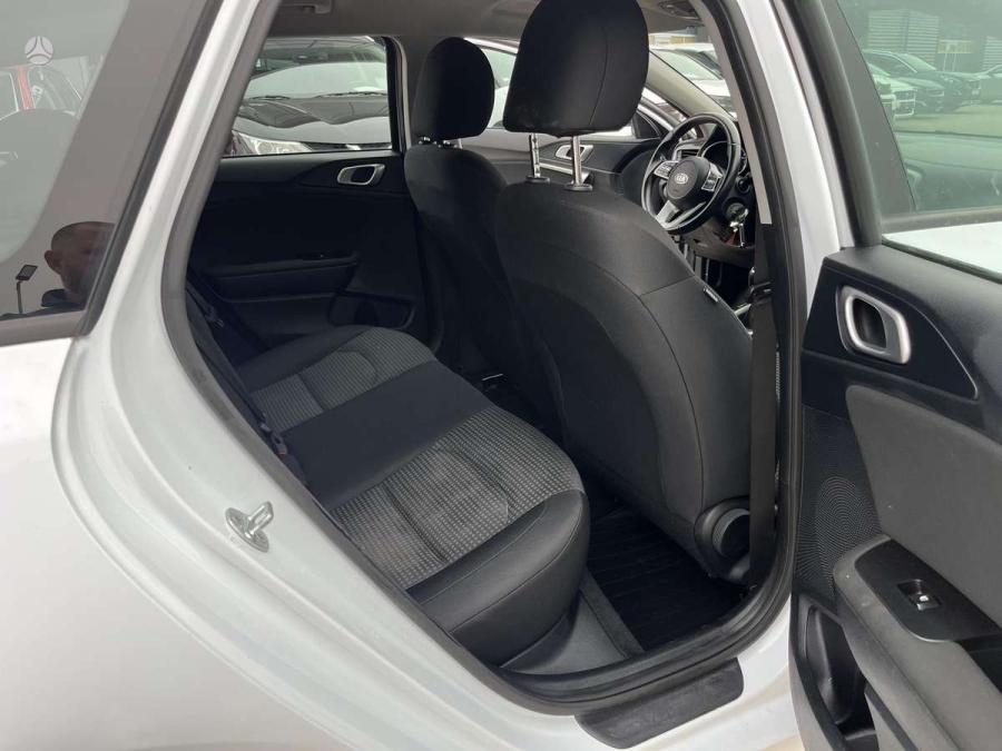 White Kia Ceed 2020 in Taurage, with an engine capacity of 1.60 L and mileage of 250 thousand km for 7900 €, photo 20 on AUTOMOTO.COM.LV