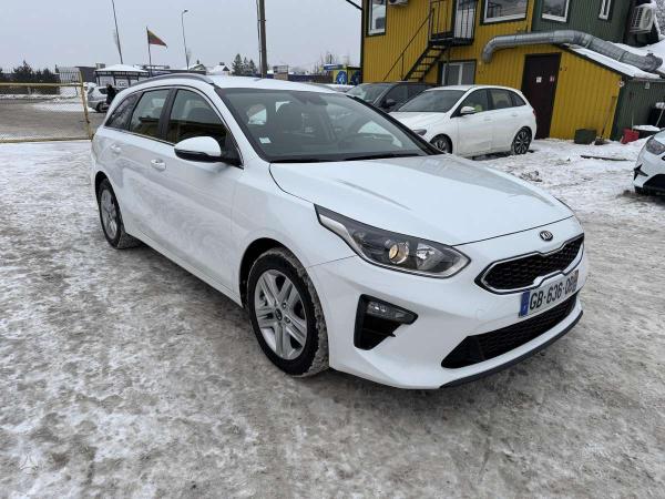 White Kia Ceed 2021 in Taurage, with an engine capacity of 1.60 L and mileage of 237 thousand km for 7900 €, photo 3 on AUTOMOTO.COM.LV