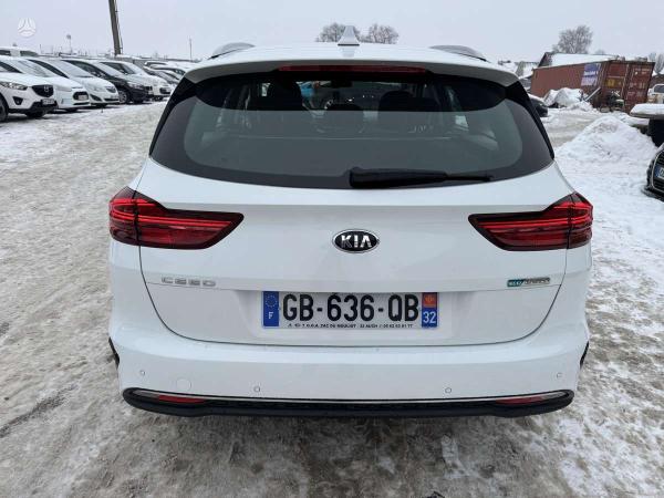 White Kia Ceed 2021 in Taurage, with an engine capacity of 1.60 L and mileage of 237 thousand km for 7900 €, photo 5 on AUTOMOTO.COM.LV