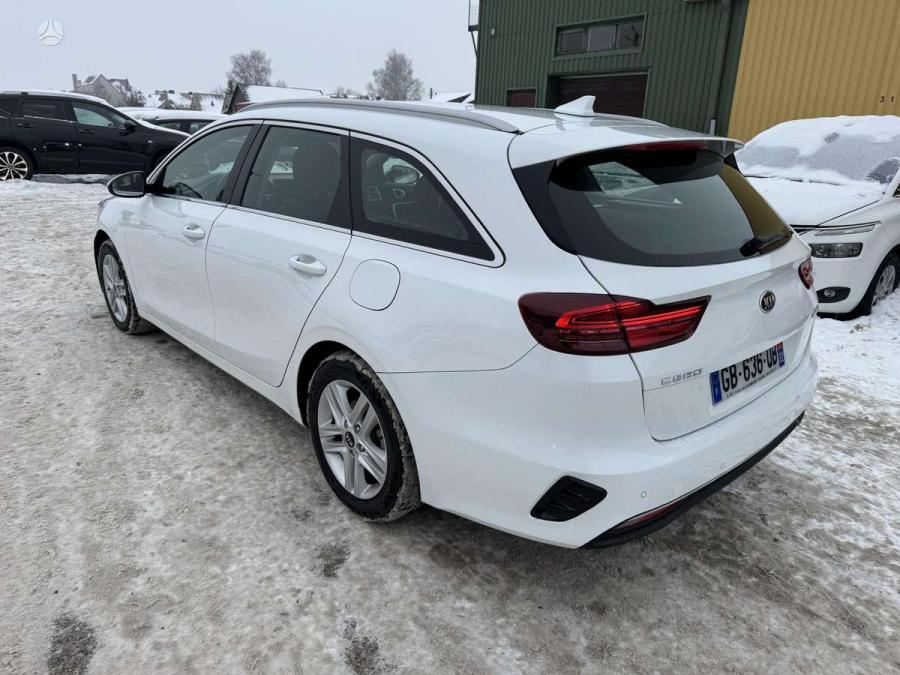 White Kia Ceed 2021 in Taurage, with an engine capacity of 1.60 L and mileage of 237 thousand km for 7900 €, photo 6 on AUTOMOTO.COM.LV