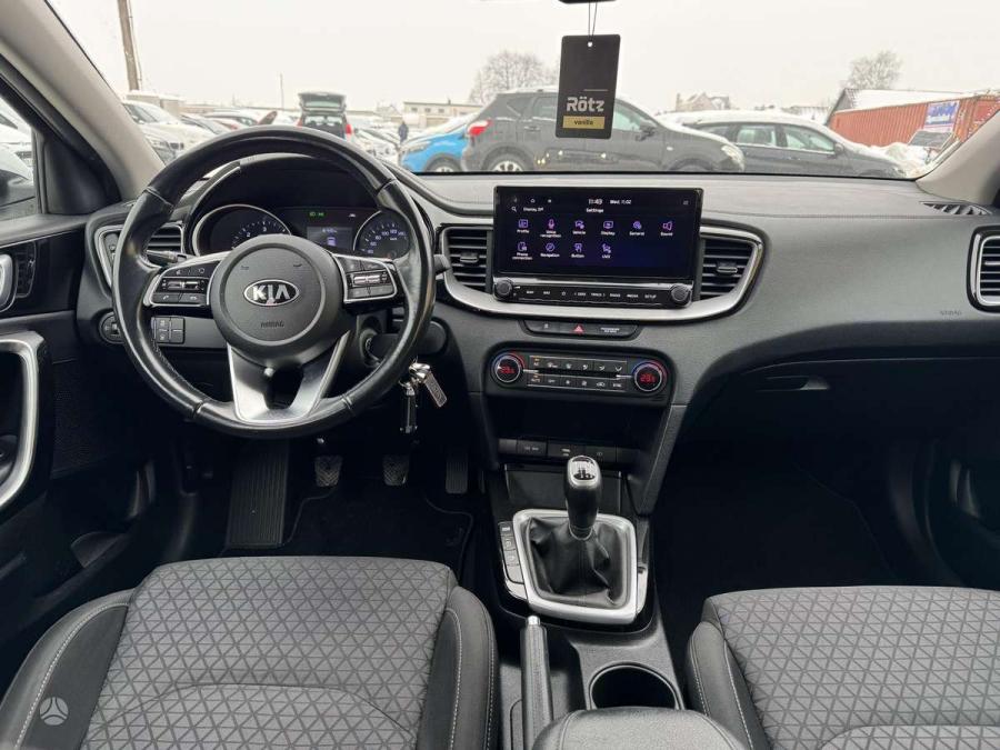 White Kia Ceed 2021 in Taurage, with an engine capacity of 1.60 L and mileage of 237 thousand km for 7900 €, photo 8 on AUTOMOTO.COM.LV