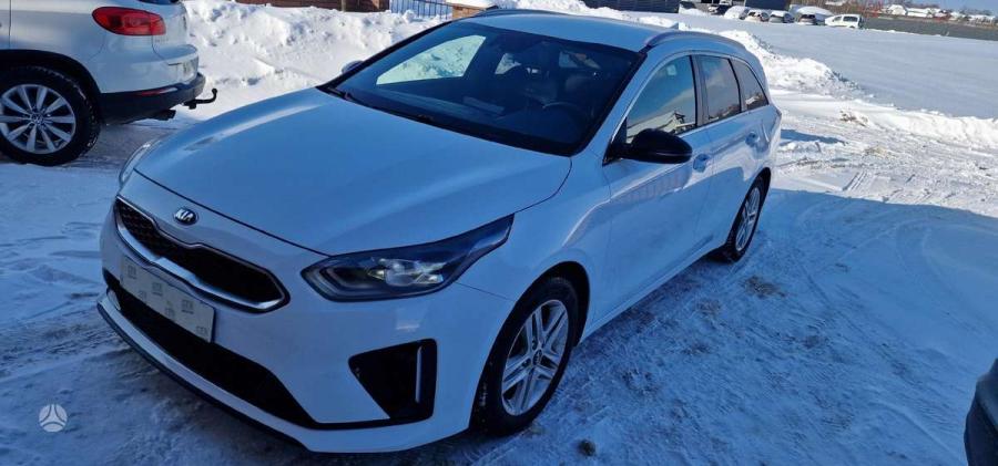 White Kia Ceed 2021 in Taurage, with an engine capacity of 1.60 L and mileage of 228 thousand km for 11253 €, photo 1 on AUTOMOTO.COM.LV