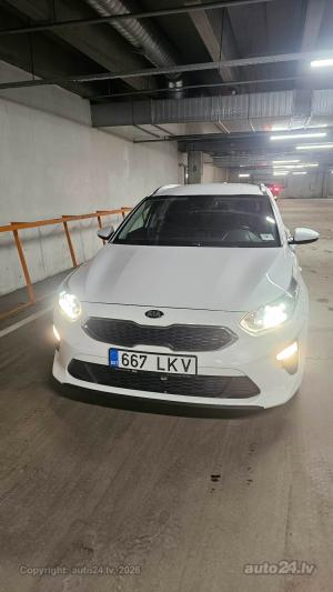 White Kia Ceed 2021 in Tallinn, with an engine capacity of 1.50 L and mileage of 131 thousand km for 12500 €, photo 3 on AUTOMOTO.COM.LV