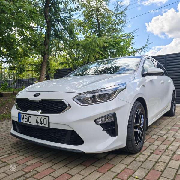 White Kia Ceed 2021 in Vilnius, with an engine capacity of 1.48 L and mileage of 67 thousand km for 14444 €, photo 1 on AUTOMOTO.COM.LV