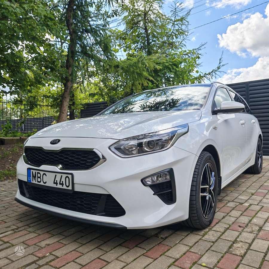 White Kia Ceed 2021 in Vilnius, with an engine capacity of 1.48 L and mileage of 67 thousand km for 14444 €, photo 1 on AUTOMOTO.COM.LV