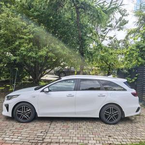White Kia Ceed 2021 in Vilnius, with an engine capacity of 1.48 L and mileage of 67 thousand km for 14444 €, photo 8 on AUTOMOTO.COM.LV