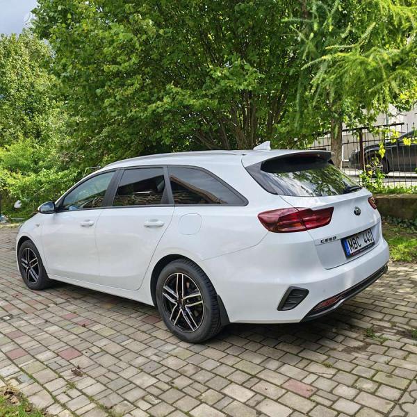 White Kia Ceed 2021 in Vilnius, with an engine capacity of 1.48 L and mileage of 67 thousand km for 14444 €, photo 9 on AUTOMOTO.COM.LV