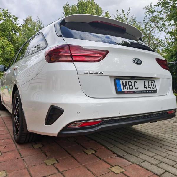 White Kia Ceed 2021 in Vilnius, with an engine capacity of 1.48 L and mileage of 67 thousand km for 14444 €, photo 10 on AUTOMOTO.COM.LV