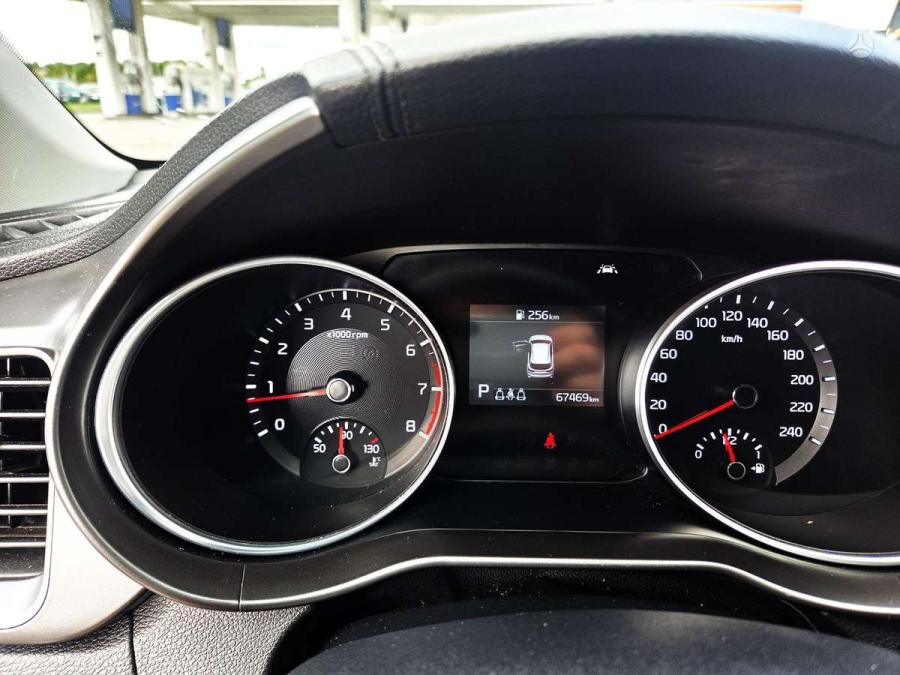 White Kia Ceed 2021 in Vilnius, with an engine capacity of 1.48 L and mileage of 67 thousand km for 14444 €, photo 12 on AUTOMOTO.COM.LV